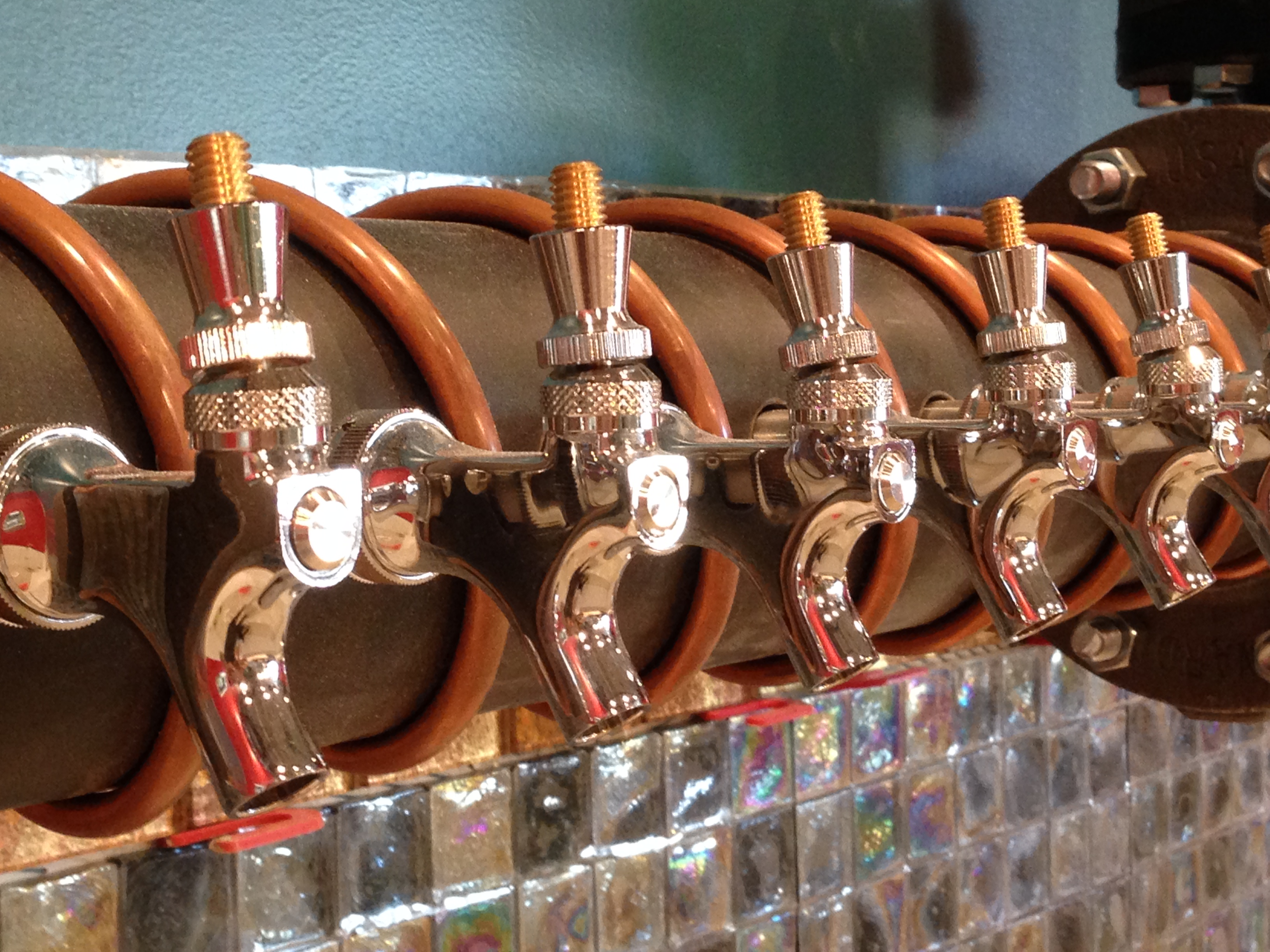 Round Table Clubhouse - Custom Craft Beer Tap System - Round Table Pizza